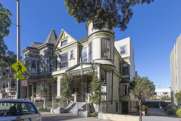 Gorgeous Victorian Flat - San Francisco, CA