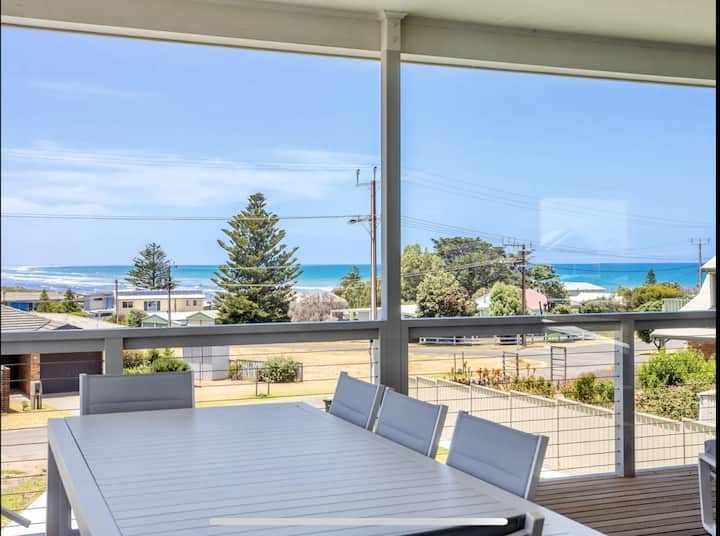 Cozy Beach House - Ocean Views - Port Elliot