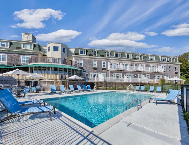 Wyndham Bay Voyage Inn | 1br/1ba Queen Suite - Jamestown, RI