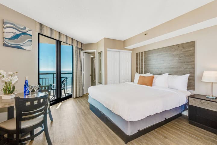 Winter Rates! Beach Getaway Oceanfront/ Dogs Ok! - Myrtle Beach, SC