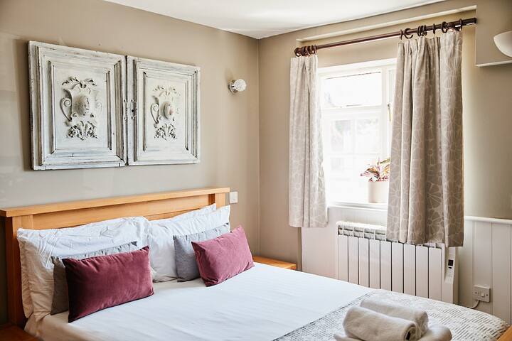 Deluxe Double Room With En-suite - Hampshire