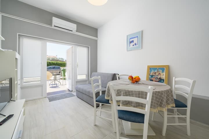 House With Apartments Mila - Mila 2 - Lucija