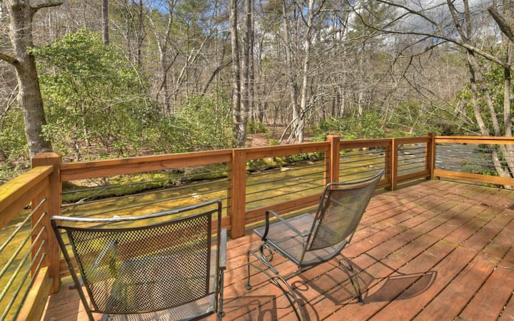 Knotty Creek Retreat - Creek Access & Hot Tub - Morganton Point Recreation Area, Morganton