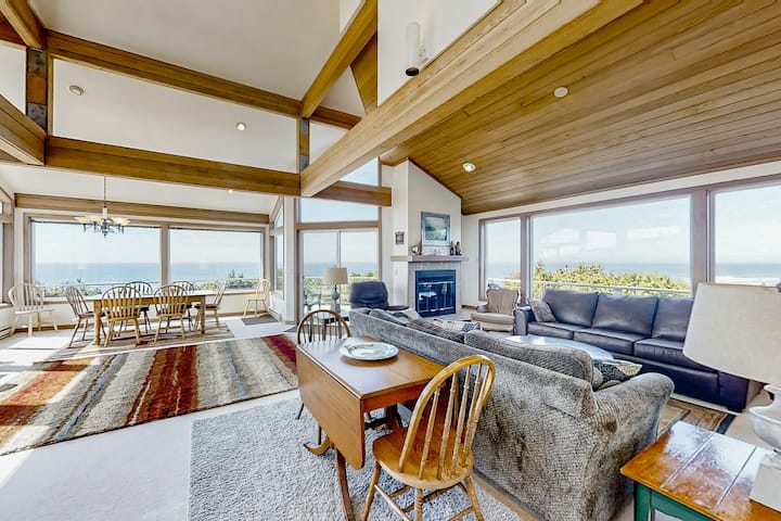 Spacious 3br Oceanfront Dog Friendly | Deck - Newport, OR