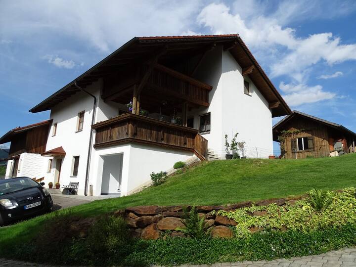 Cozy Vacation Apartment (75sqm) With Wood-burning Stove And Balcony - Cham