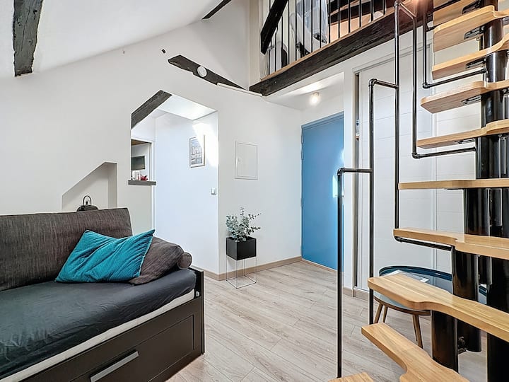 Joli Studio Avec Mezzanine En Plein Centre-ville ! - Senlis