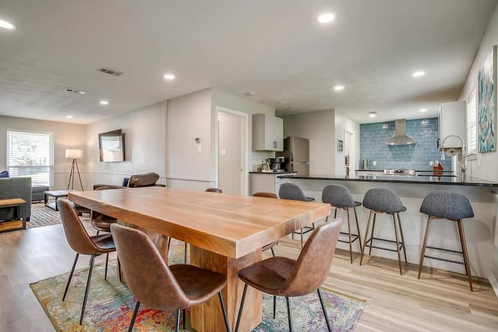 Inviting & Spacious 4br | Walk To At&t & World Cup - Arlington, TX