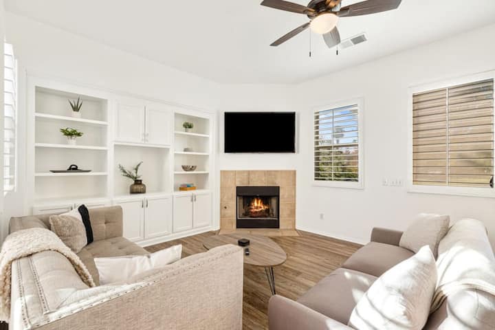 Serene Estate On The Green+ Walk To Festivals - Indio, CA