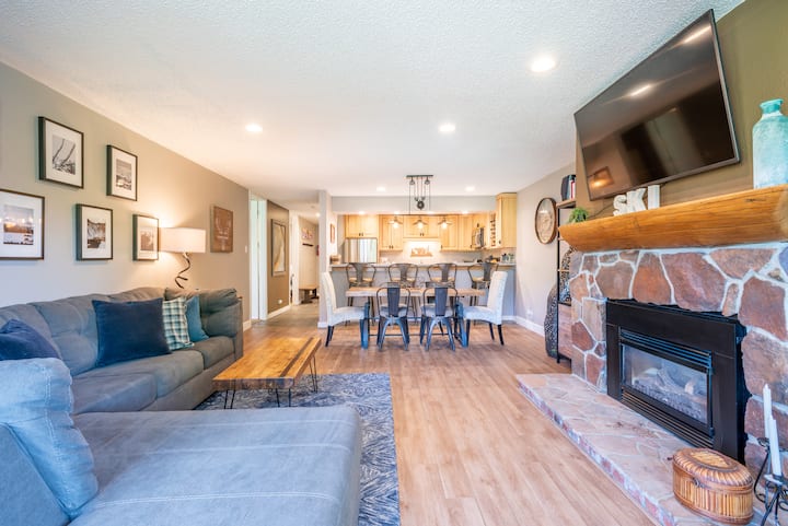 Large Nicely Appointed Condo, Giant Deck, Free Wifi, Heated Garage Parking - Copper Mountain, CO