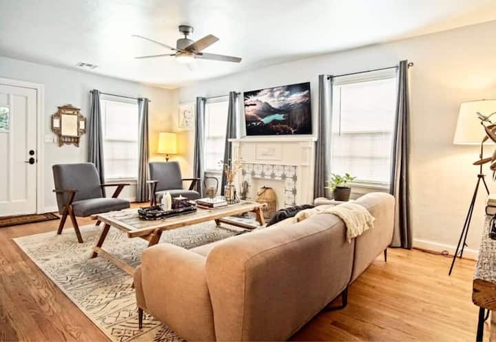 3br Home | 4 Mins Ocu, Sleeps 8 - The Village, OK