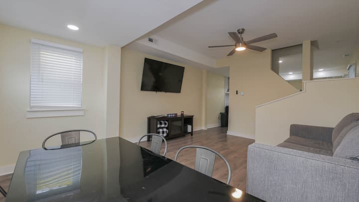 Exciting, & Spacious | Hot Tub | 5 Mins To Beach! - Atlantic City, NJ