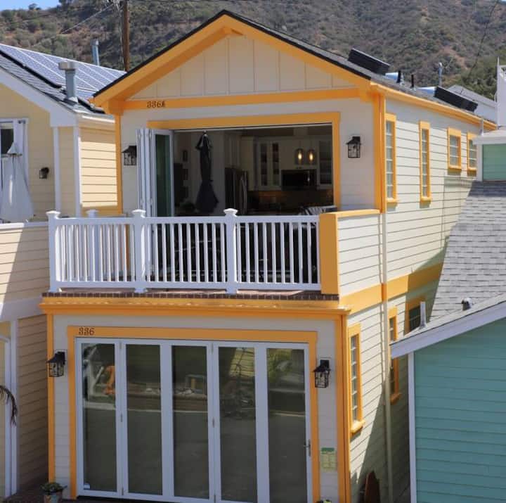 Cozy Oasis ~ Private Balcony & Bbq: 2 Min To Beach - Avalon, CA