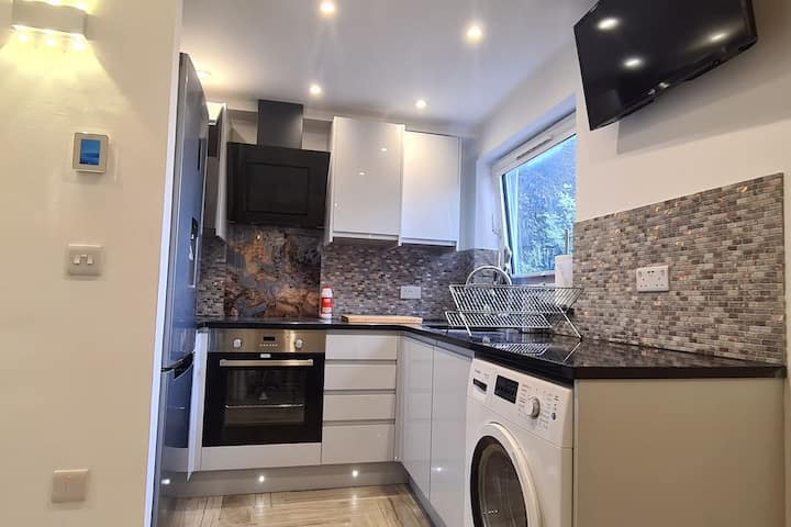 The One- Luton 1 Bed, Free Parking - Luton