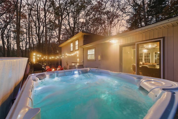 Lakes | Waterpark | Hot Tub | Game Room | Xbox - Lake Harmony, PA