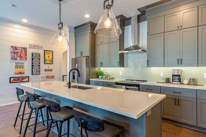 Spacious 4bd Minutes From Broadway - Sleeps 12!