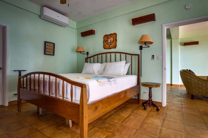 Tbs 33 Beachside-resort Style With Pool, 2 Bedroom - Belize