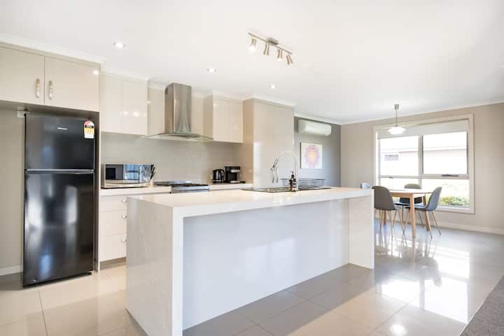Cute & Cosy 2 Bedroom Unit With Parking & Wifi - Launceston