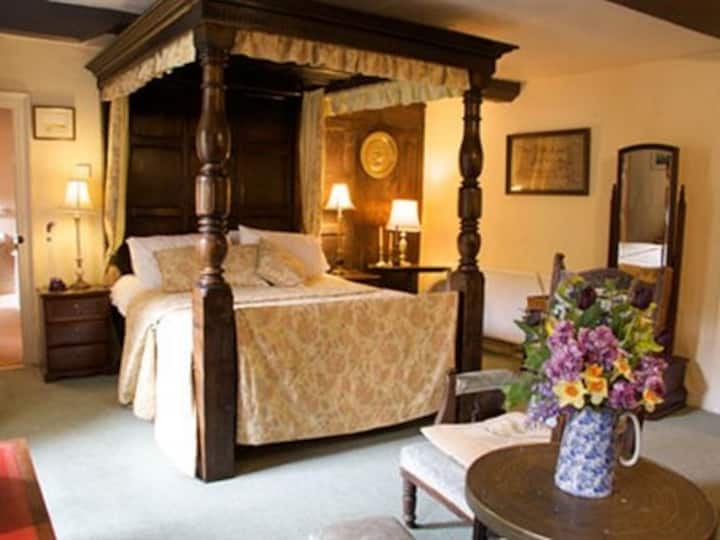 The Elizabethan Room Double Ensuite At Compton Hou - Weston-super-Mare