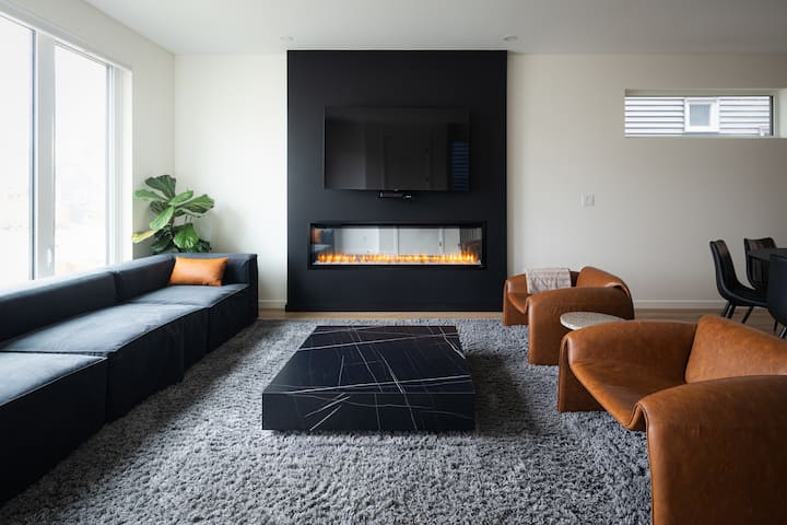 Family Home Rooftop Patio King Gym Hot Tub - Canada