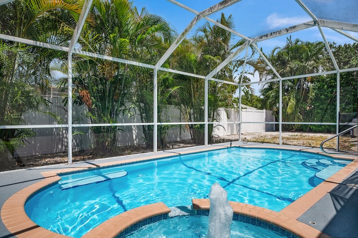 Pet Friendly Tropical Home W/pool And Grill! - Bradenton, FL