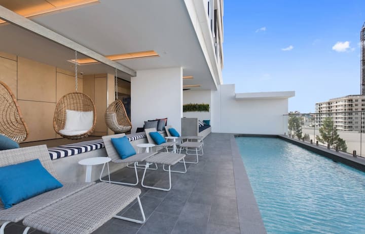 Top Floor W/great Views 1bd Unit, Pool & Gym - 米爾頓