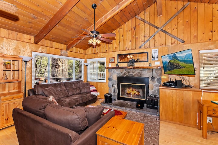 Edge Family Getaway: Tub!pool Table!internet! Bbq! - California