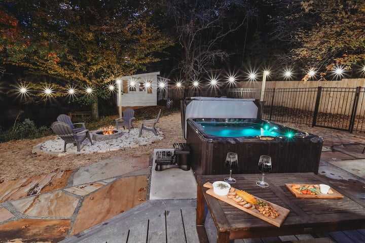 Romantic, Updated, Hot Tub, Fire Pit And Pond - Boone, NC