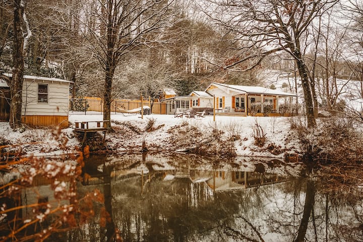 Modern Retreat W/ Hot Tub, Fire Pit & Serene Pond - Boone, NC