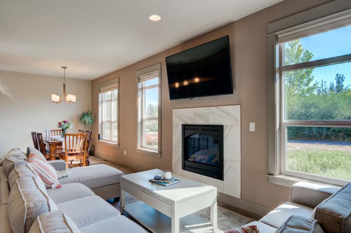 Spacious 3bdm Gallatin Green Condo | Trail Access - Bozeman, MT
