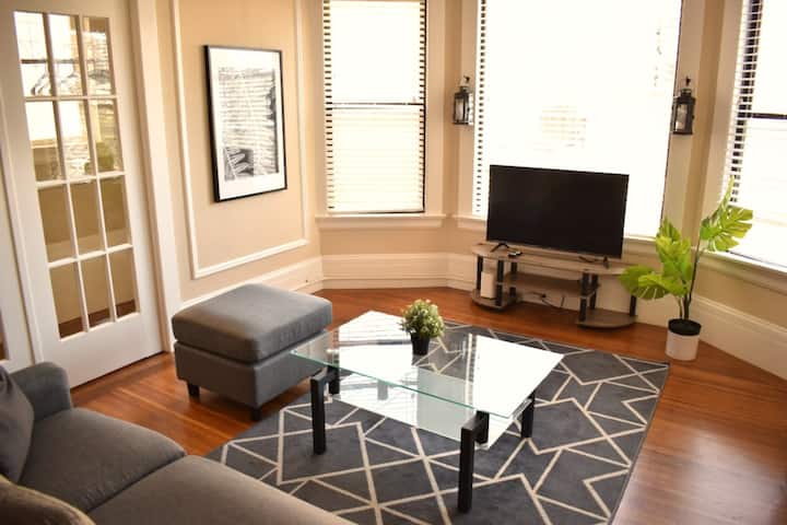 Mint Hill One Bedroom - San Francisco, CA