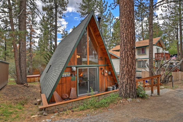The Big Bear A-frame: Hot Tub! Close To Bear Mtn! - 