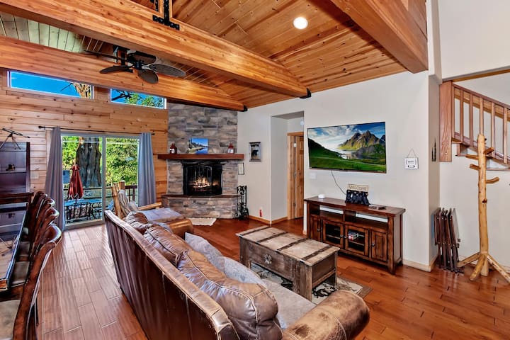 Blue Moon: Luxury! Hot Tub! Mtn Views! Large Yard! Pet Friendly! Bonus Garage Conversion! Great Location! Bbq! - Big Bear Lake, CA