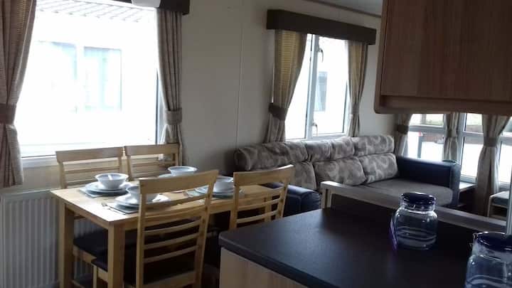 Caravan - Sleeps 6 - Sea Views - Dog Friendly - Flamborough