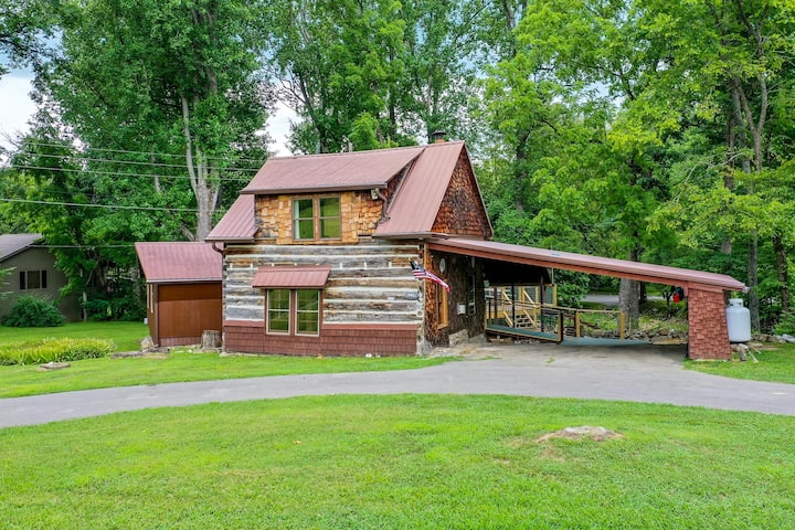 Authentic 3br Log Cabin Located Right On River - Townsend, TN