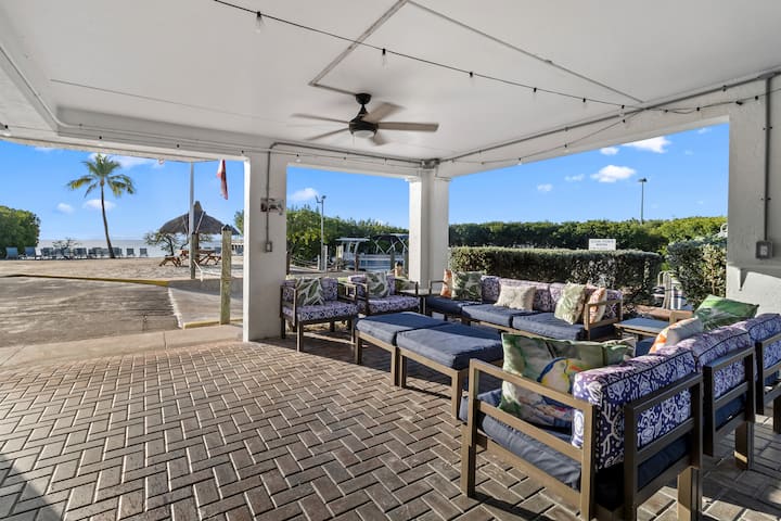 Family Getaway In Paradise! Large Ocean View Room - Tavernier, FL