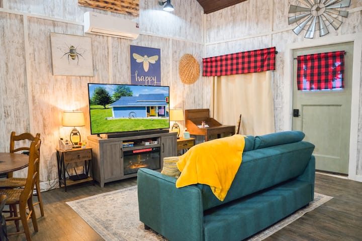 Hot Tub Farm Retreat - Minutes To Beaches - Vermilion, OH