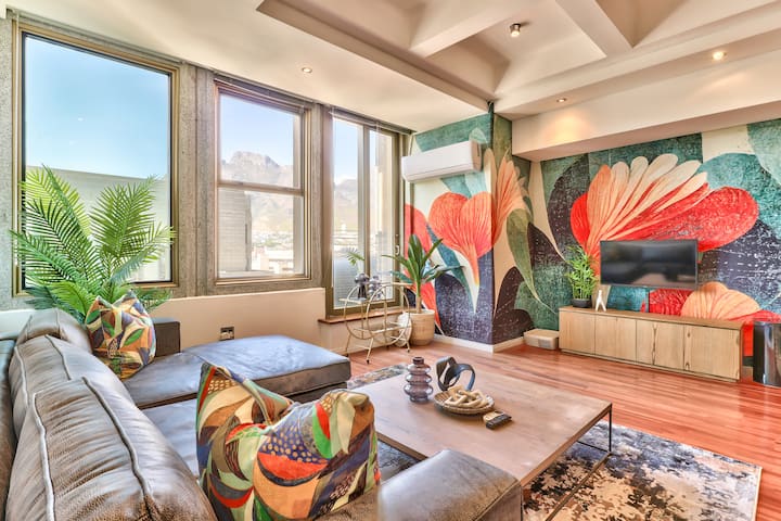 Cape Town City Art Deco With Unique Appeal & Views - Camps Bay