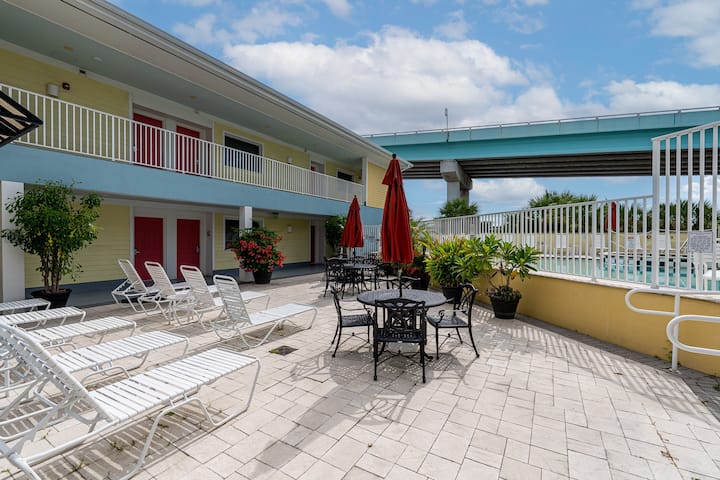 318  Partial Gulf And Back Bay Views From Lanais - Fort Myers, FL