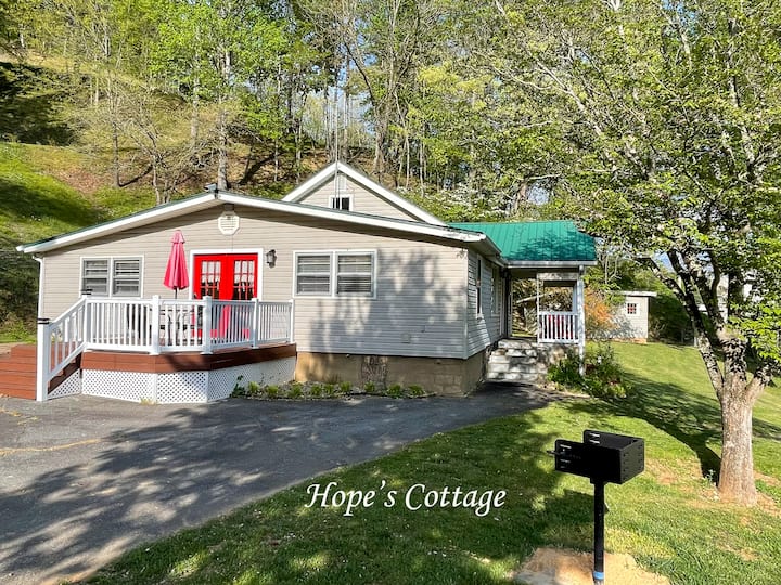 Hope's Cottage - Cherokee, NC