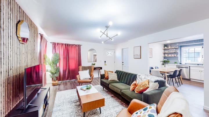 The Mcmxpnw - Beautiful 3 Br Full Kitchen Apt - Tacoma, WA