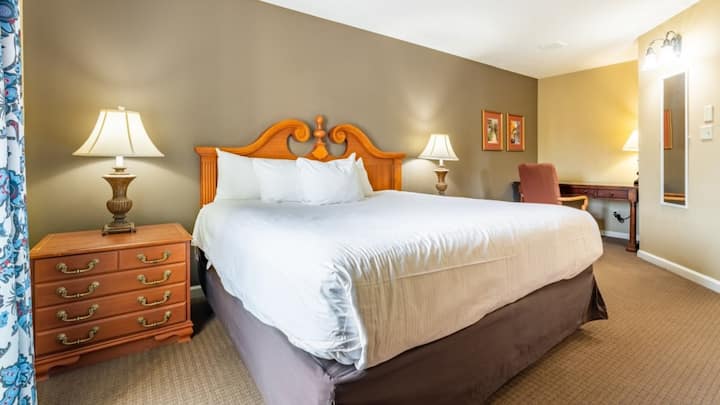 Kingsgate Resort - 2 Bedroom Deluxe - Williamsburg, VA