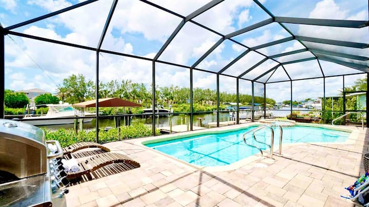 Serenity & Luxury: Waterfront Oasis W Private Pool - Bradenton, FL
