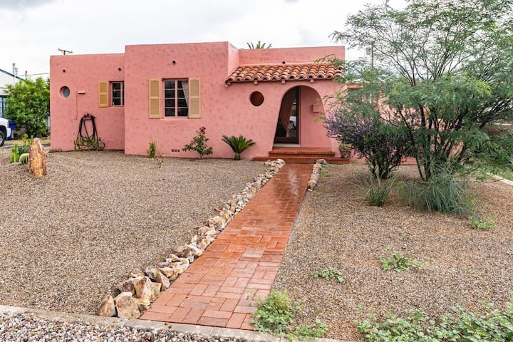 Unique Casa W/ Private Pool | Near Uofa & Shopping - Tucson, AZ