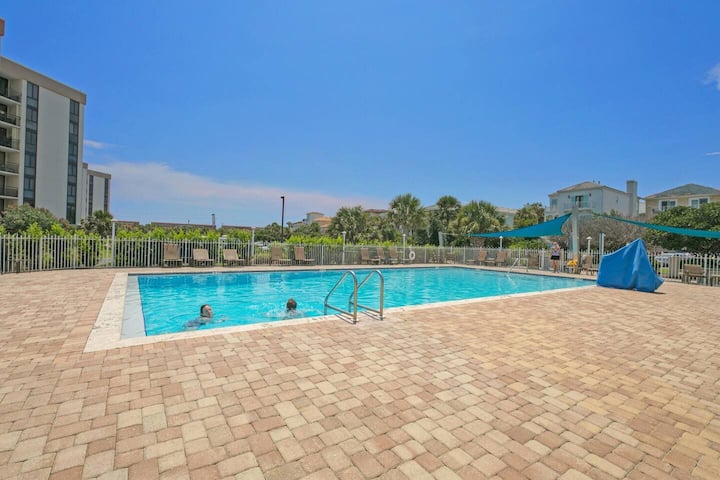 Luxury Stay | Sleeps 16+ | Private Beach Access - 德斯坦