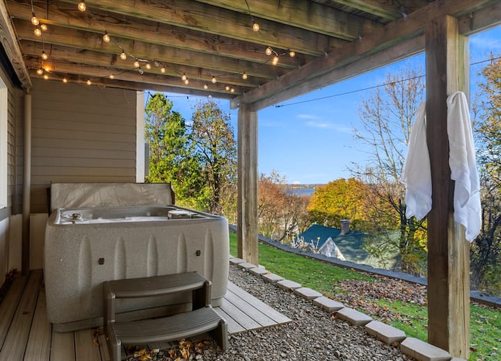 Private Retreat, Hot Tub, Firepit - Syracuse, NY