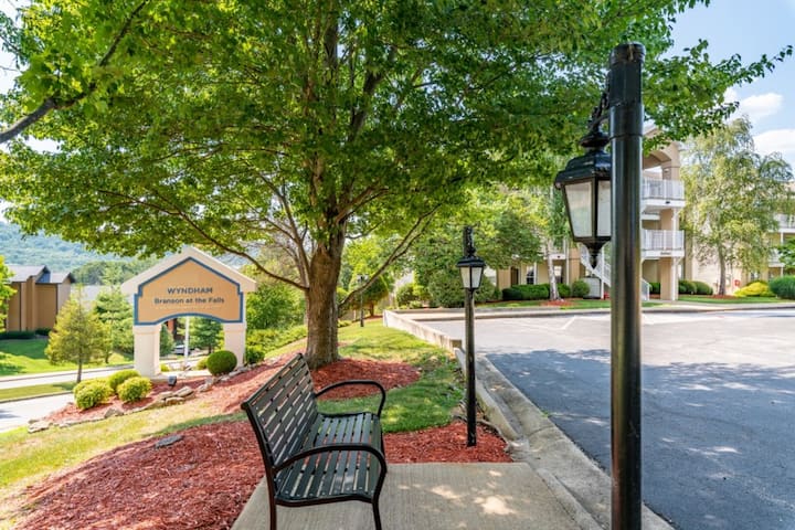 Branson At The Falls Resort - Studio - Branson, MO