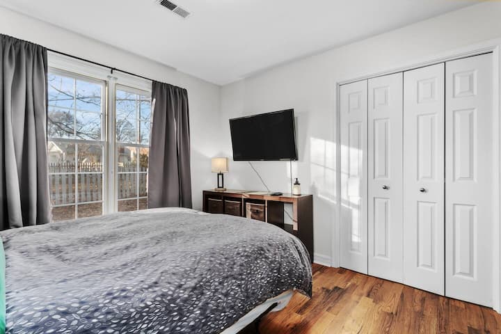 Private Room With Queen Bed In Shawnee, Ks - 54 - Kansas City