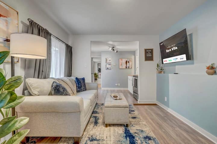 Euro Villa! Walkable Location W/ Scenic Views - Colorado