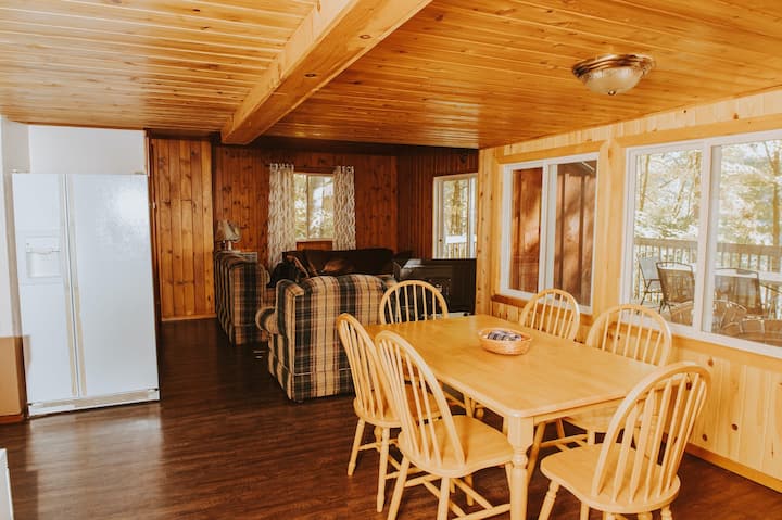Charming 4 Bedroom Lakeside Cottage With Fireplace - Killarney
