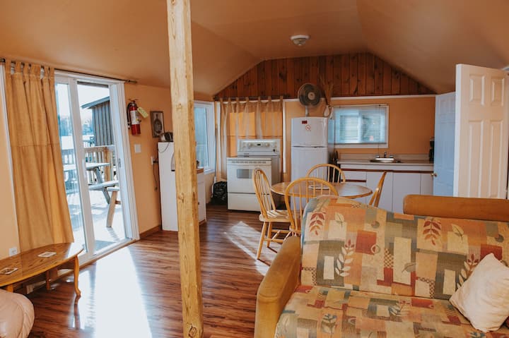 Waterfront 3 Bedroom Cottage 8 On Lang Lake - Killarney